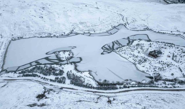 "Tokat'ın çatı katı"ndaki donan gölet, hayran bırakan kış tablosuna ...