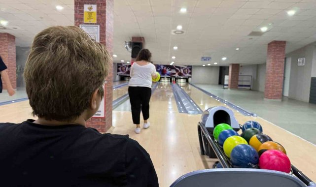 Çorum'da anneler bowling etkinliğinde buluşturdu - Kültür-Sanat - Kamu ...