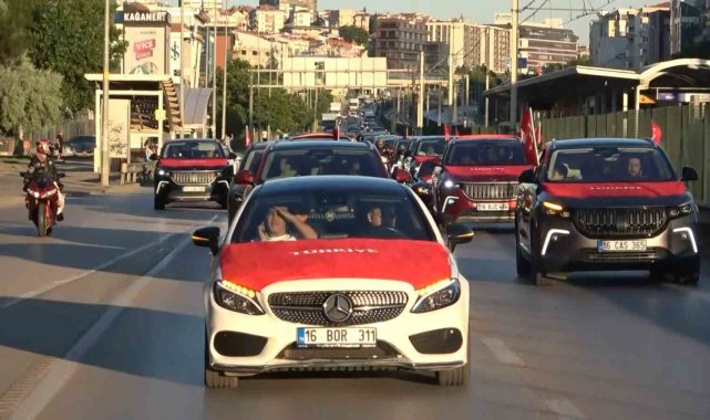 Bursa'da A Milli Takım coşkusu sokaklara taştı, 250 araçlık konvoy ...