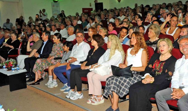 Çeşme Halk Eğitim Merkezi'nden yıl sonu konserinde müzik ve sanat ...