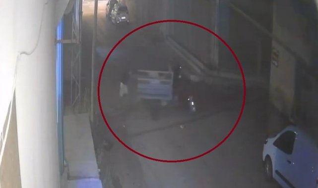 Esnafın motosikletini çalan hırsızlar kamerada - Asayiş - Kamu Haber