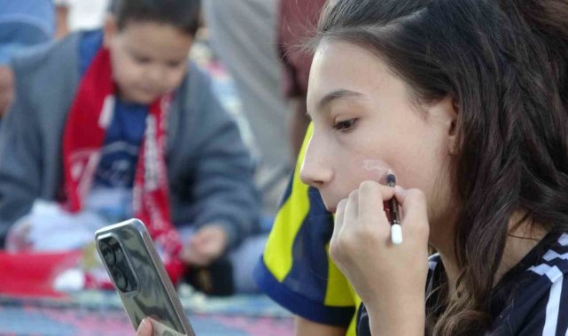 Milli maç heyecanını İHL bahçesinde dev ekranda izlediler - Spor - Kamu ...