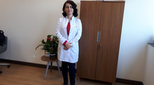 Halk arasında fil hastalığı olarak bilinen lenfödem nedeniyle şişen ...