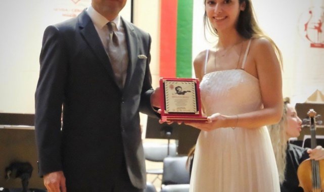 Klasik kemanın parlayan yıldızı Ilgın Top, Ankara'da bu yıl ikincisi dü ...