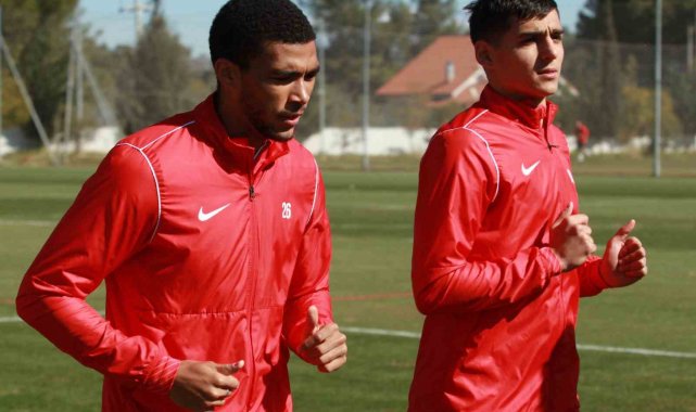 Antalyaspor'da yeni transferler Mark Mampassi, Balint Szabo ve Emrecan ...