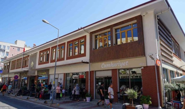 Balıkesir'in Edremit Belediyesi Atatürk Gençlik Merkezi'nde lise ça ...