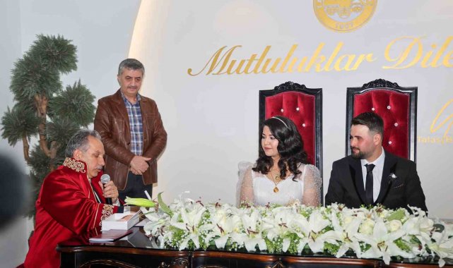 24 yaşındaki Ahmet Karadaş ve Emine Aslan'ın Kahramanmaraş'ın Elbis ...