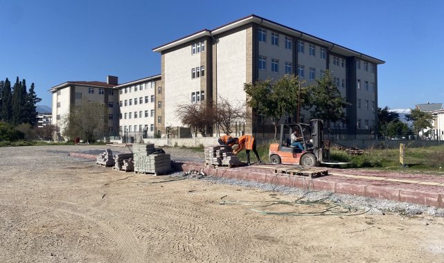 onarımını gerçekleştirirken bir yandan da asfalt serimi ve dere yatağı ...