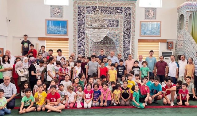 Antalya'nın Gazipaşa Kaymakamı Orhan Altun, Saniye Güven Camii'nde ...