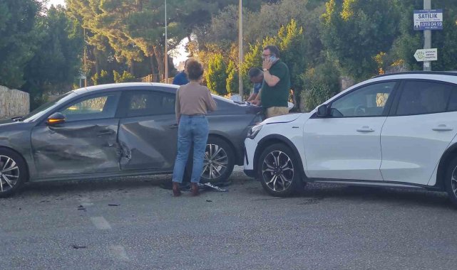 Ünlü oyuncu Esra Akkaya ile oğlu Can Alex'in bulunduğu otomobil, kaza ...