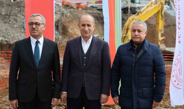 TOKİ Başkanı Ömer Bulut ve beraberindeki heyet, Kahramanmaraş merkezli ...