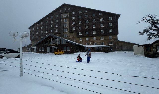Bolu'nun 2 bin metre rakımda bulunan Kartalkaya Kayak Merkezi'nde k ...
