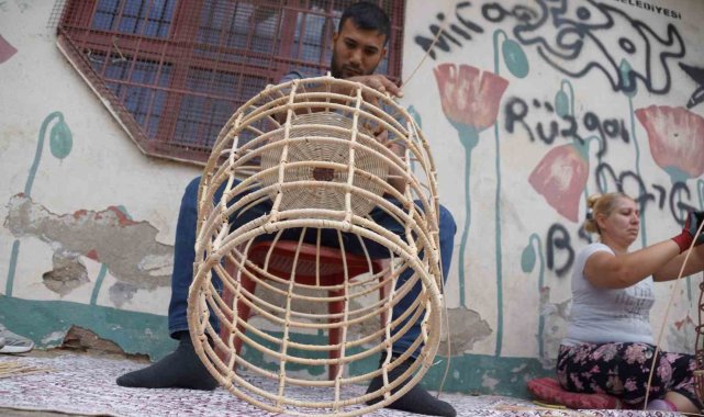 Birçok sahil kesimini güzelleştiren bambu, hasır, kamış ve rattan gibi ...