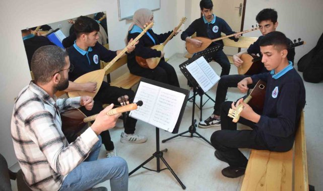 BİTLİS (İHA) – Bitlis'te 2016 yılından bu yana eğitim veren Ziya Eren G ...