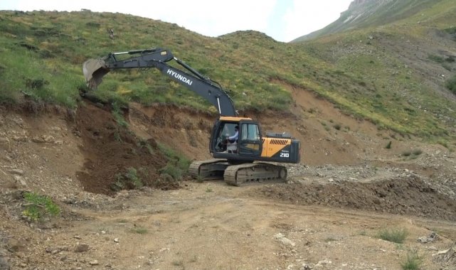 Hakkari'nin Derecik Belediyesi, Umurlu köyü kırsalında yağmurdan tahrip ...