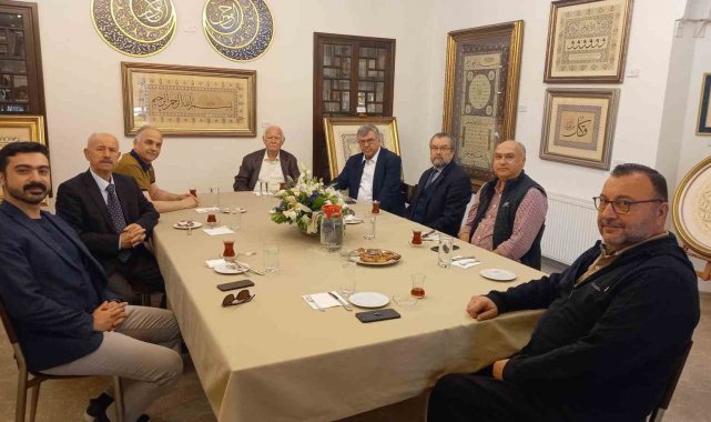 Osmanlı Cihan Devleti şehzadesi Osman Selahaddin Osmanoğlu, Üsküdar'da ...