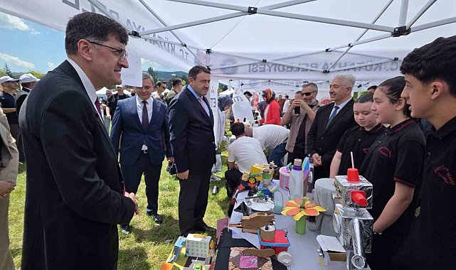 Ahteri İmam Hatip Ortaokulunun geri dönüşüm projeleri sergilendi ...
