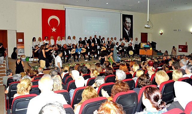 Çeşme Halk Eğitim Merkezi'nden yıl sonu konserinde müzik ve sanat ...