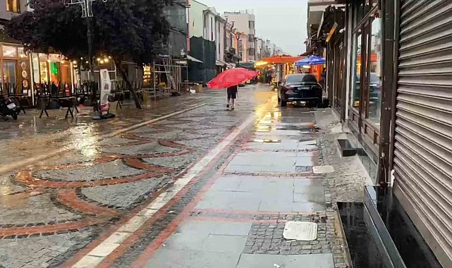 Edirne'de yağmura yakalanan vatandaşlardan ilginç çözüm - Asayiş - Kamu ...