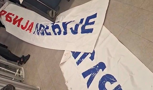 Karadağ, AB Zirvesi öncesi charter uçuşla ülkeye gelen 87 Sırbistan ...